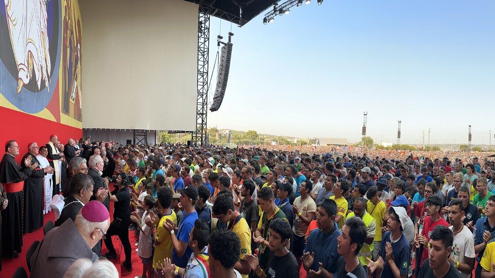 Sau Đại Hội GTTG, Hàng Ngàn Bạn Trẻ Nam Nữ Muốn Trở Thành Linh Mục Và ...